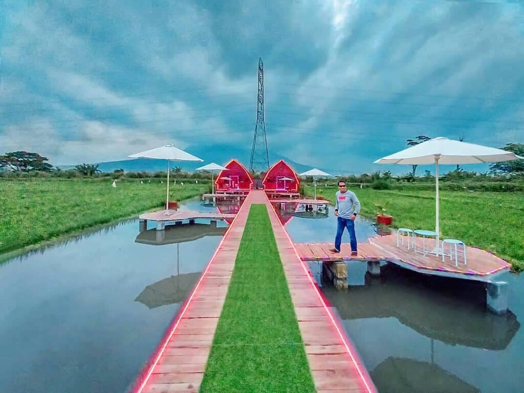 Gubuk Paddi, a Cafe in the Middle of a Rice Field in Mojokerto ...